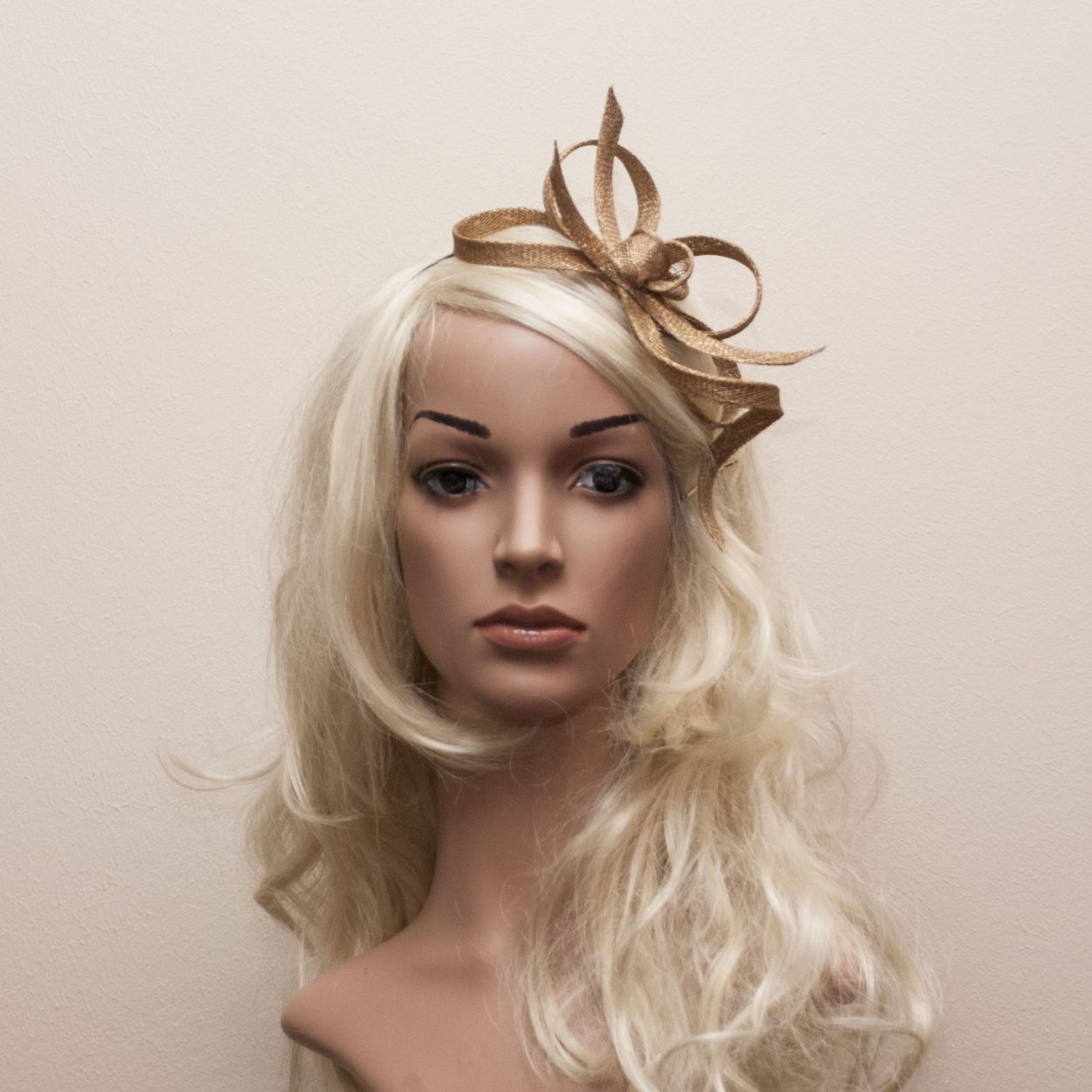 Marge Iilane - Golden modern fascinator - Gertrurth